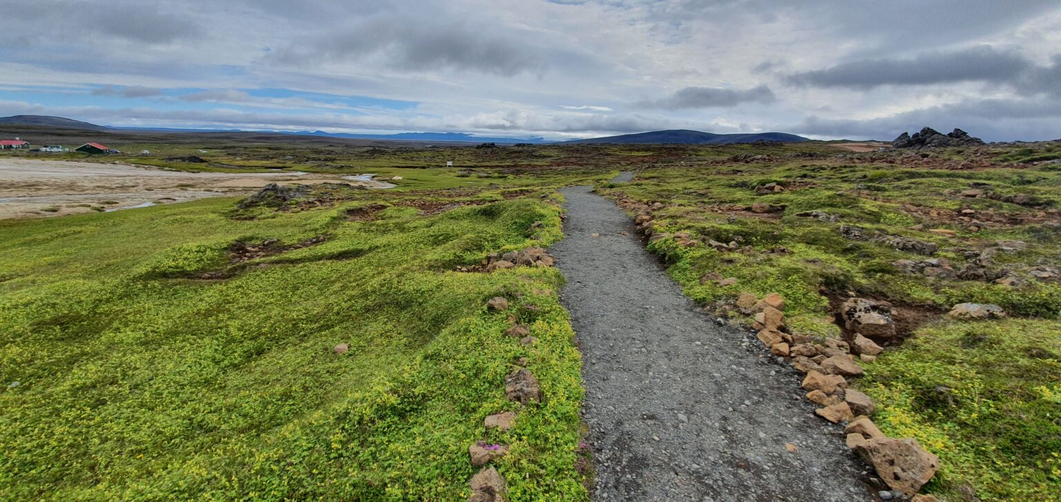 Hveravellir Hot Springs: 2026 Guide + Hiking Trails