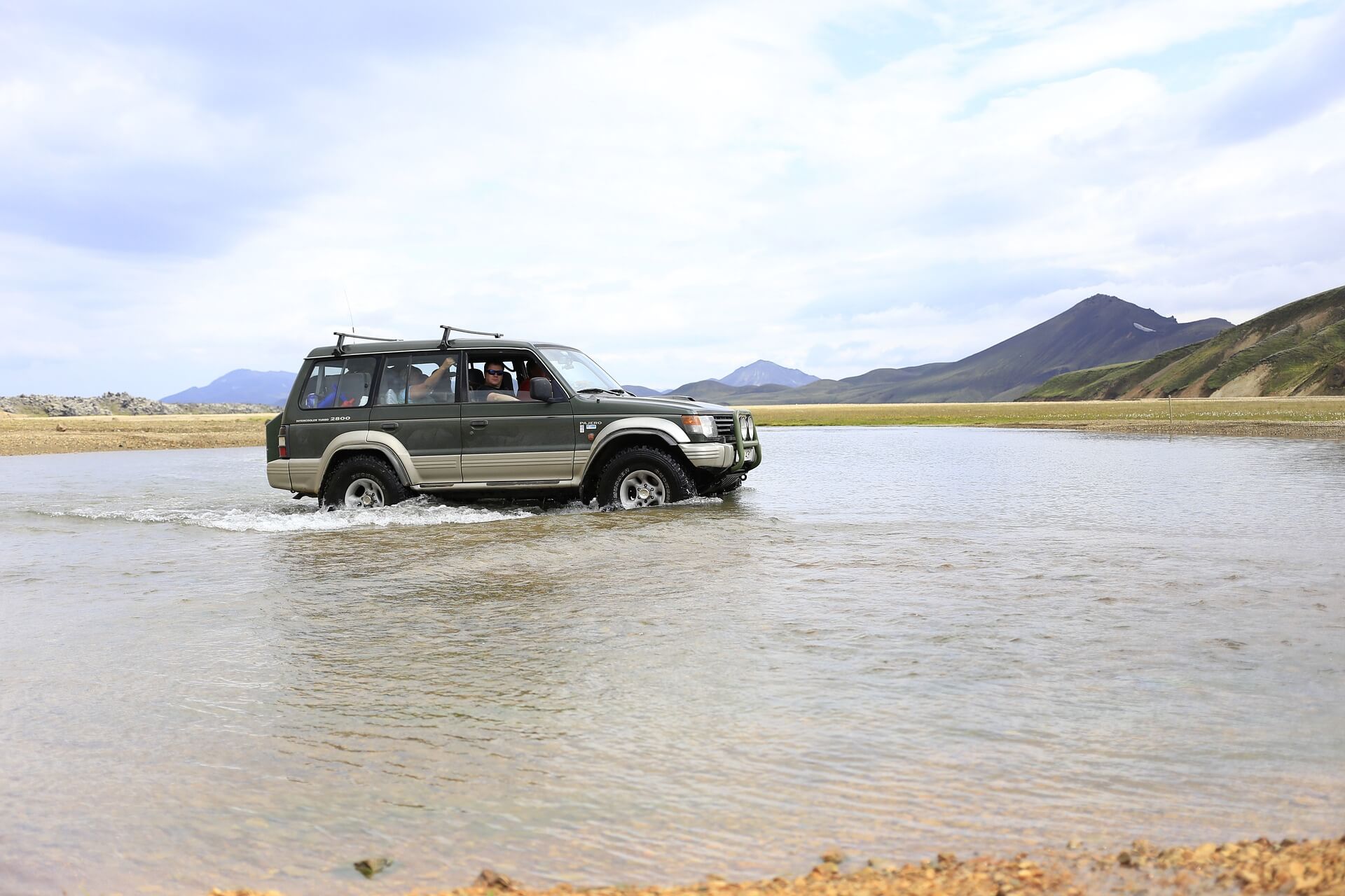 How to cross rivers - 2026 guide - Epic Iceland